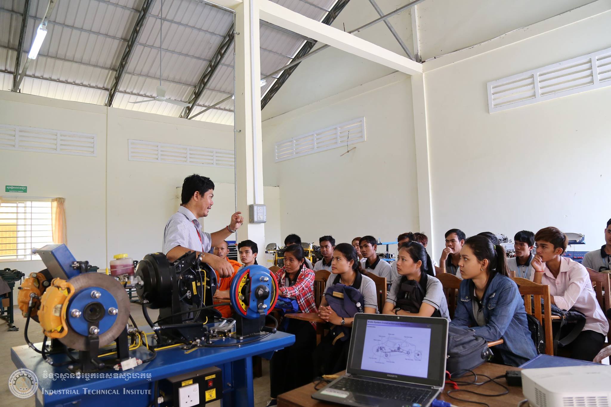 工業技術訓練校との連携締結式 - 株式会社オミダスカンボジア